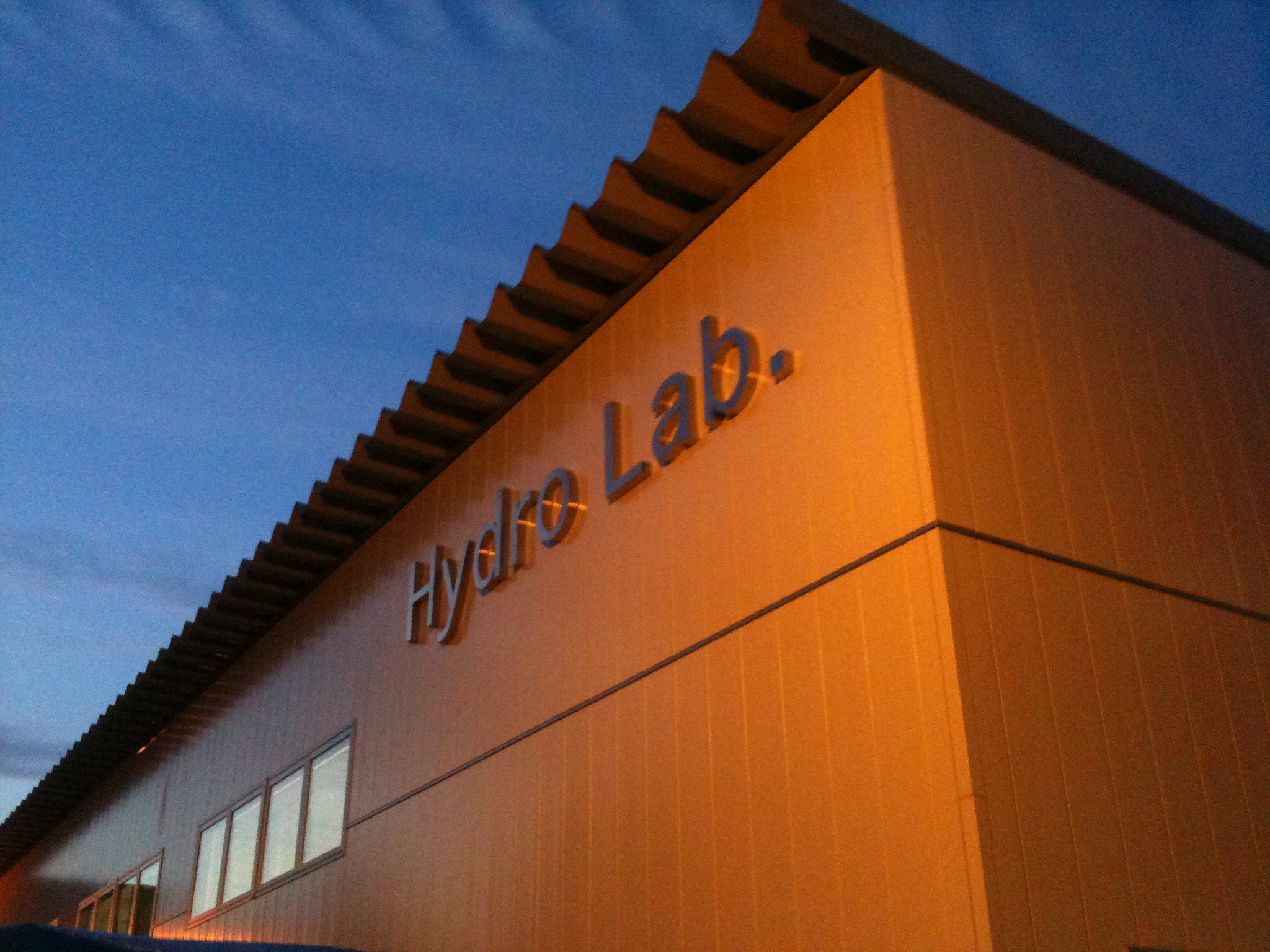 二次元造波機＆水槽 | 株式会社丸東製作所